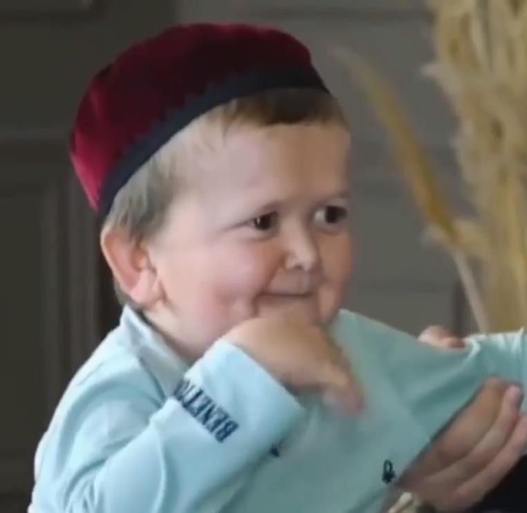 MINI HABIB JE RUS KOJI NAS ZASMEJAVA SA INSTAGRAMA: Njegova priča je ...