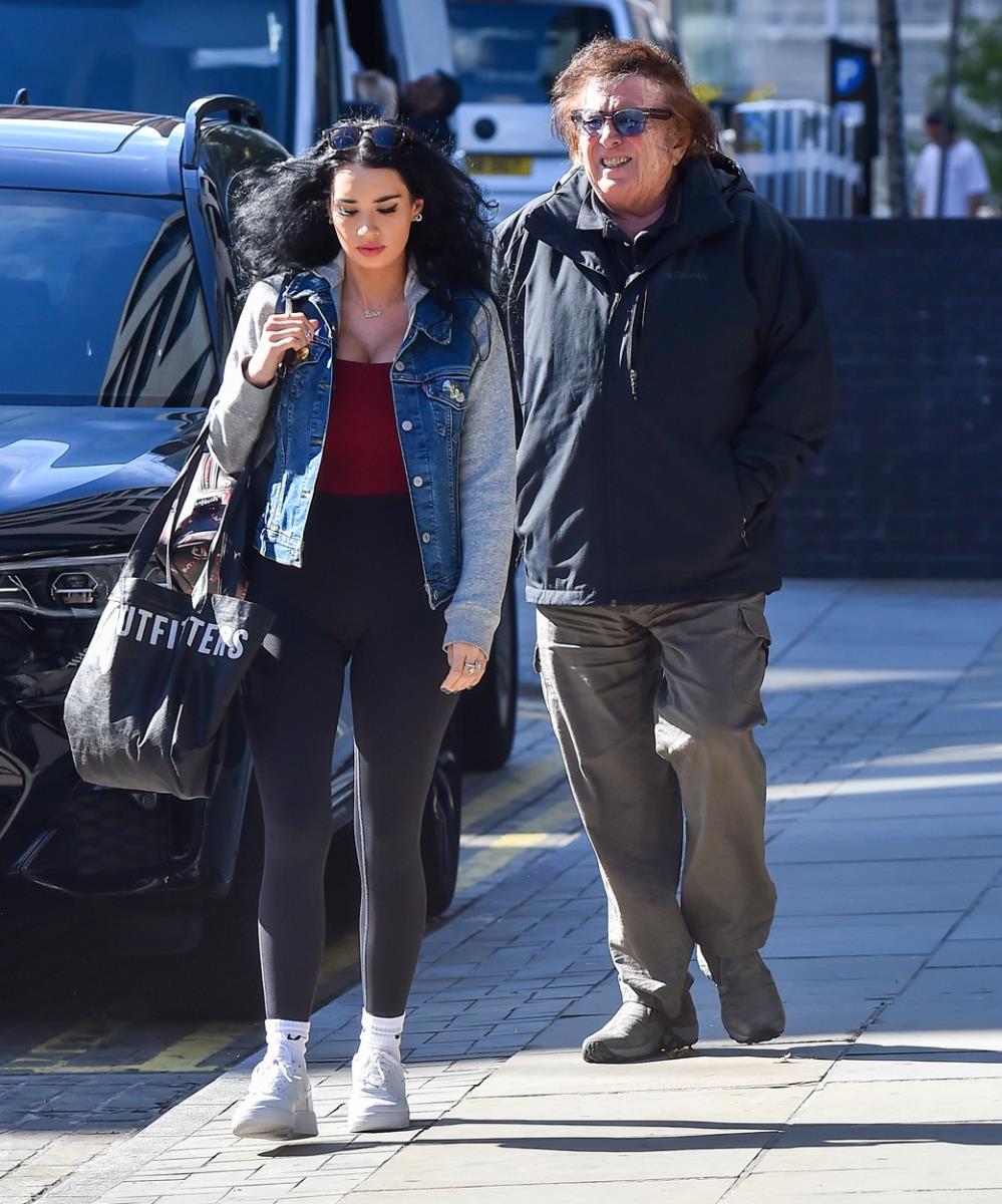 Don Meklin sa devojkom u šetnji | Stil