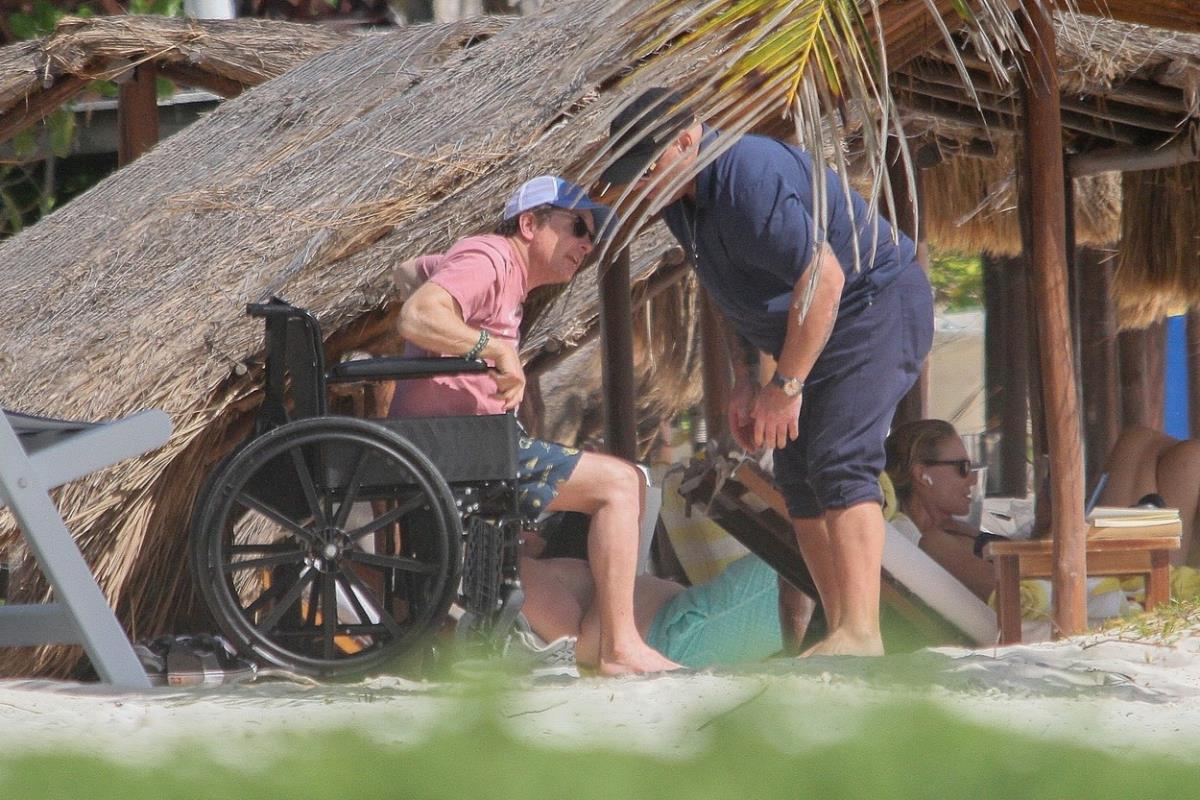 Slike omiljenog glumca u kolicima rastužile svet | Stil