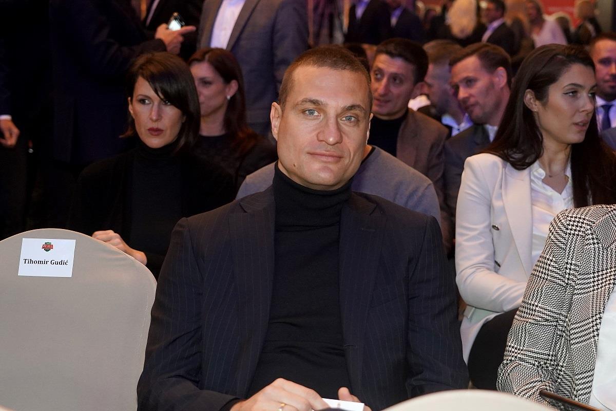 Kako Izgleda Sin Nemanje Vidića Stil