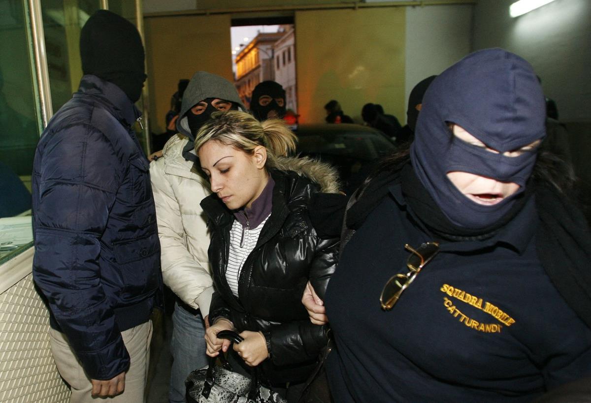 Ko je Ana, jedina žena koja je bila u mafiji Koza Nostra? | Stil