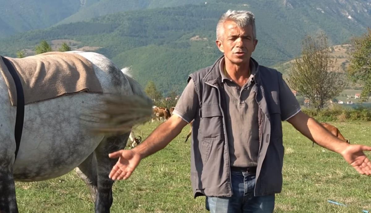 Muškarac kojeg je ostavila žena samog sa 7 dece | Stil