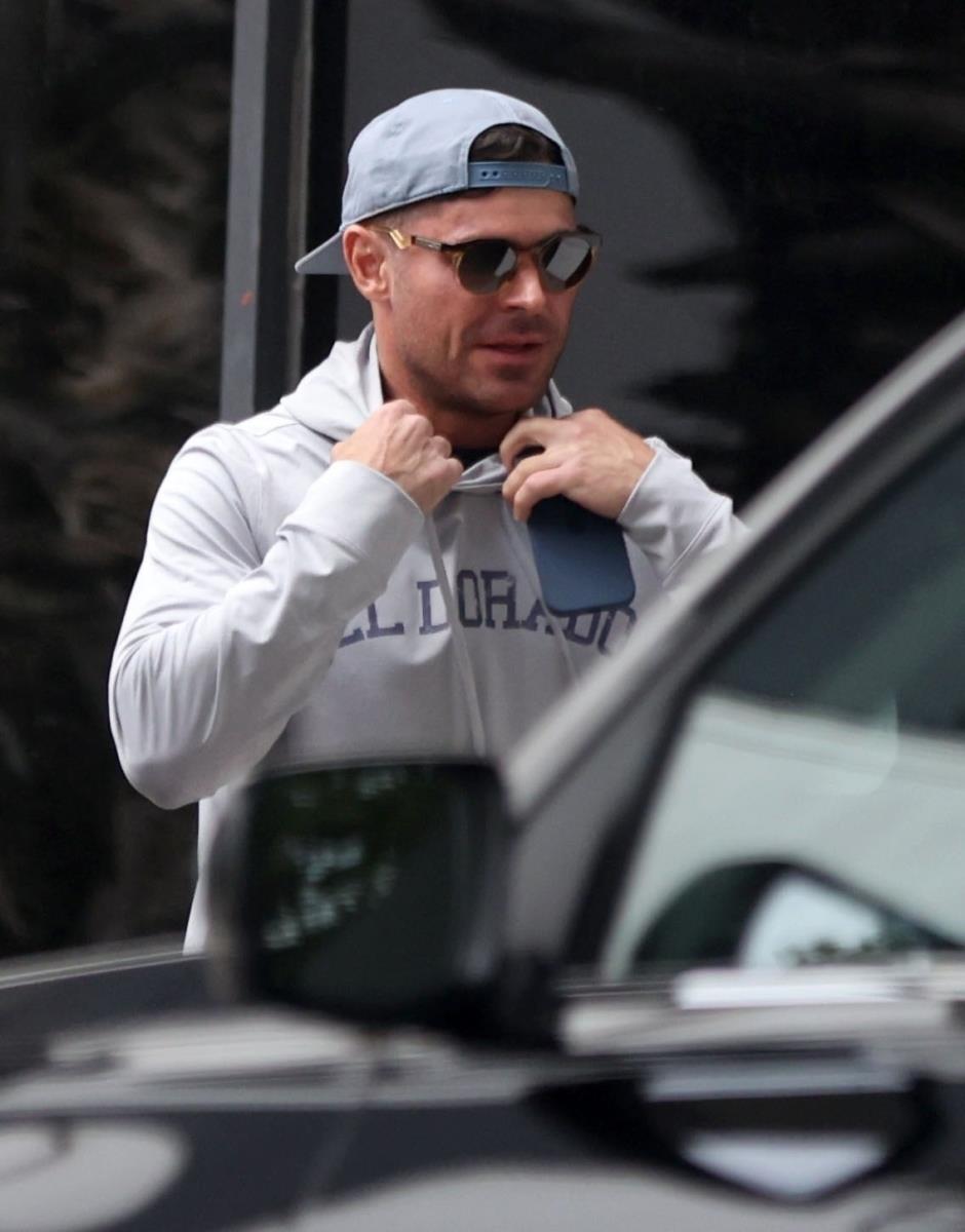 Zak Efron promenio izgled | Stil