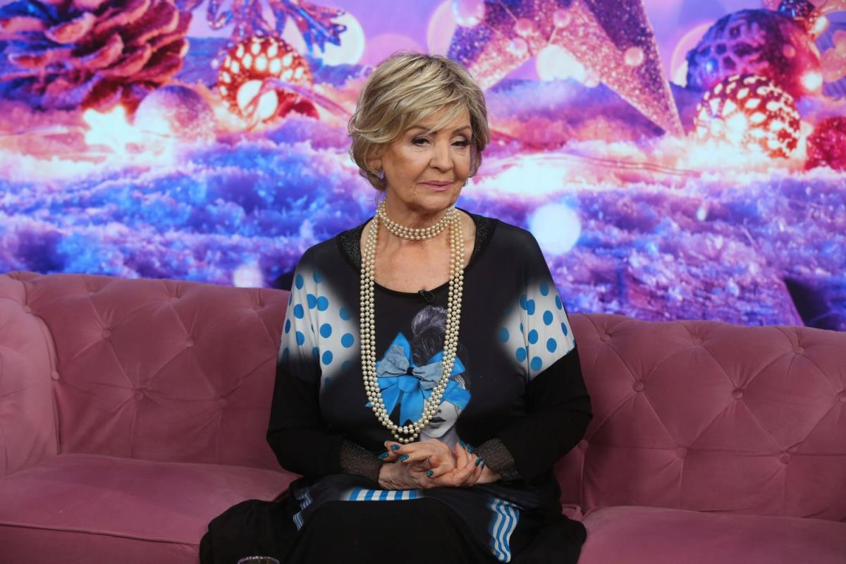 Lepa Lukić otkriva da joj se i dalje udvaraju | Stil