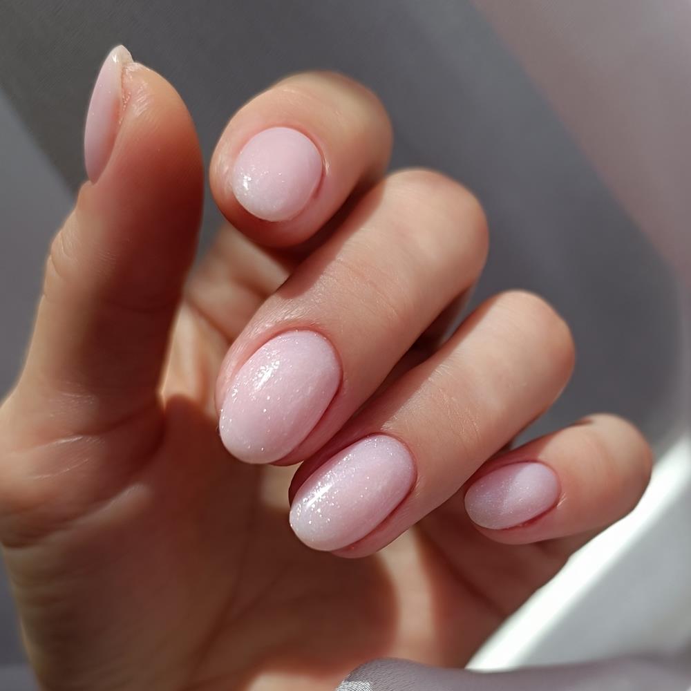 Manikir trend za 2025 gde nokti izgledaju skupo, negovano i elegantno ...