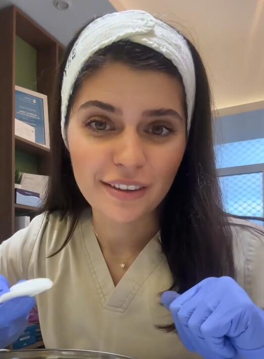 Kako je naša doktorka sama sebi ubrizgala botoks? | Stil