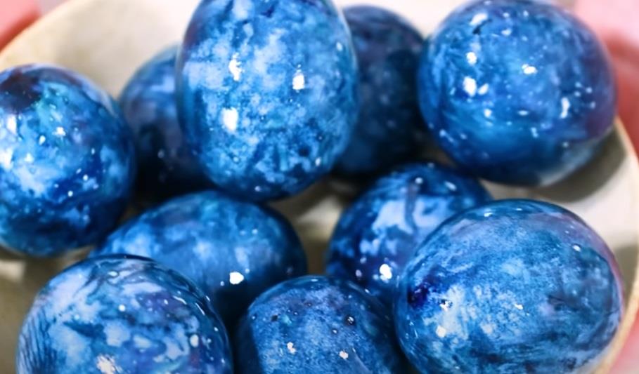 Farbanje jaja čajem u plavu boju | Stil