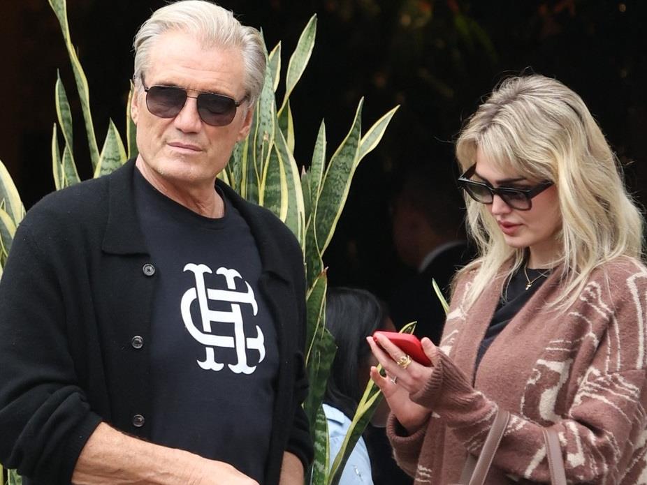 Kako Dolf Lundgren provodi vreme sa ženom i ćerkom koje su isto godište ...