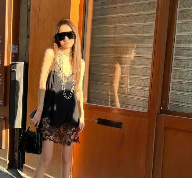 Vera na slikama izgleda kao da joj je 15 godina dok u pasošu lepo piše 76 | Stil