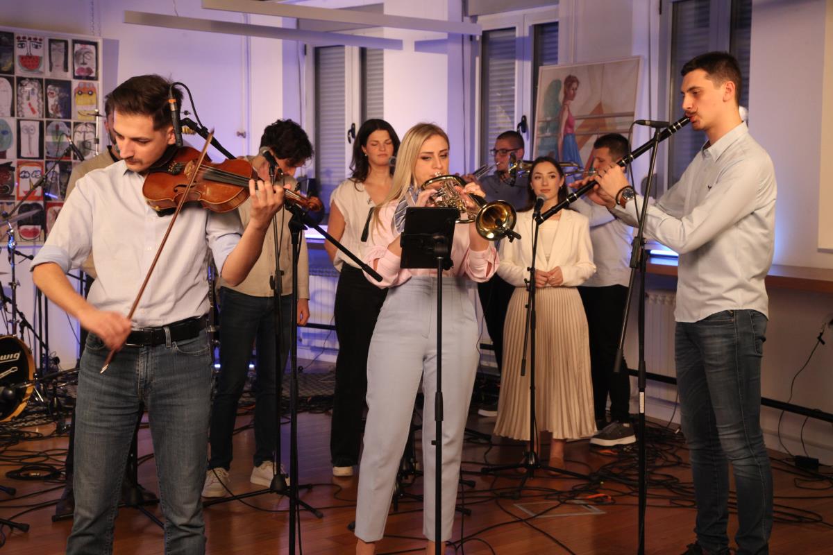 Novi zvuk Balkana: Orkestar Danijela i Etno ansambl Kult u pesmi „Pita ...