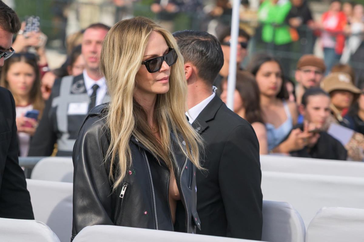 Šarliz Teron iskulirala Džonija Depa na Dior reviji | Stil