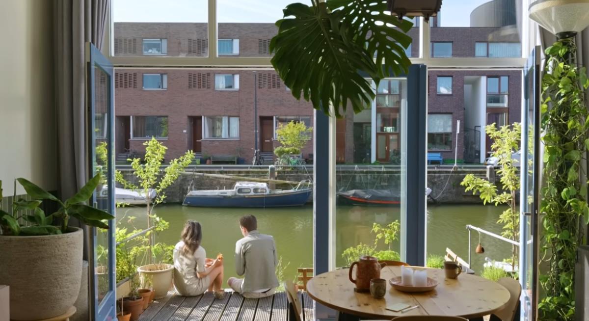 Najlepši stan u Amsterdamu nalazi se na reci Amstel i ima samo 45 ...