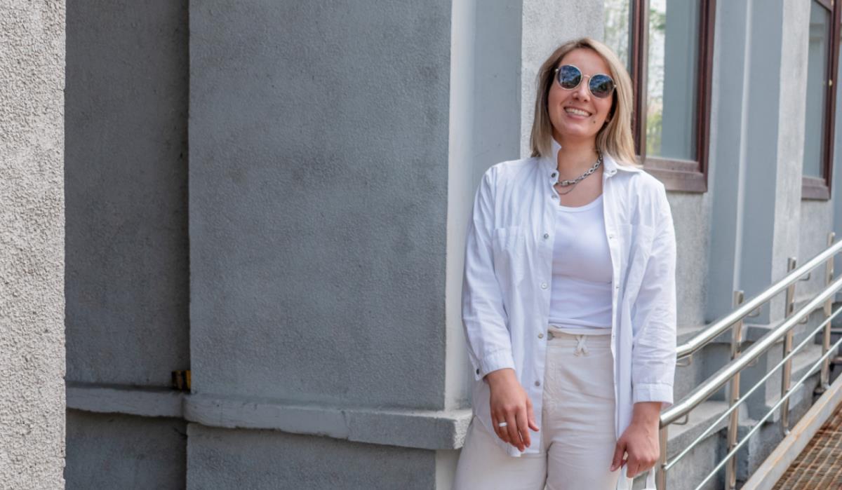 Bele farmerke: Novi simbol prestiža za proleće 2026 | Stil