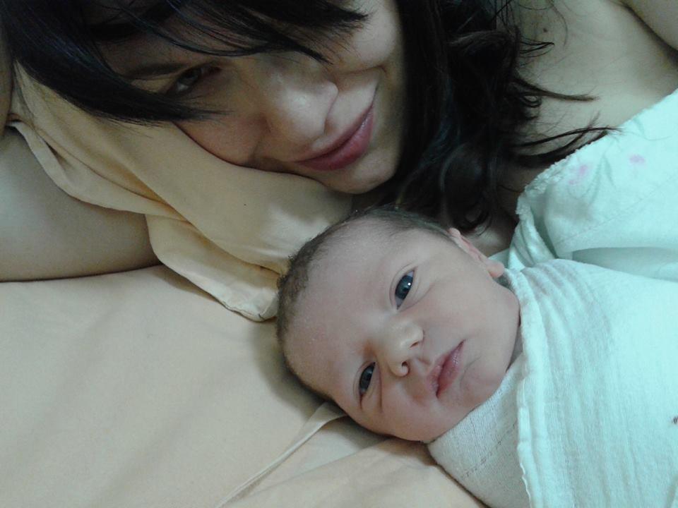 Porodila se Maja Uzelac: Prva fotografija sa malim Valom! (FOTO) | Stil