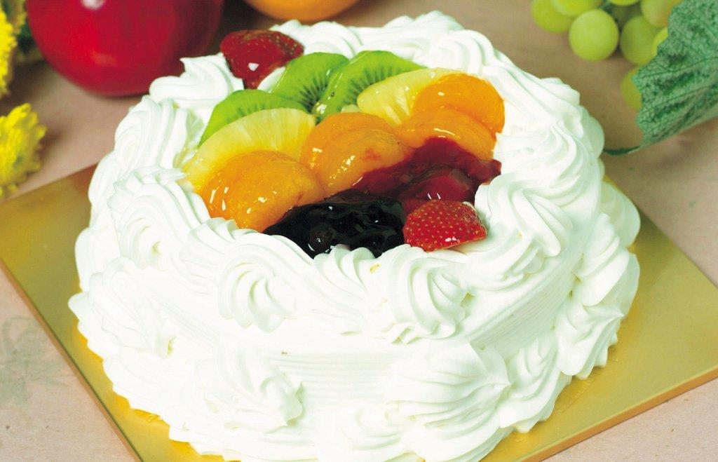 Voćna torta koja se ne peče: Savršeno kremasta i sočna, spremna za 15 ...