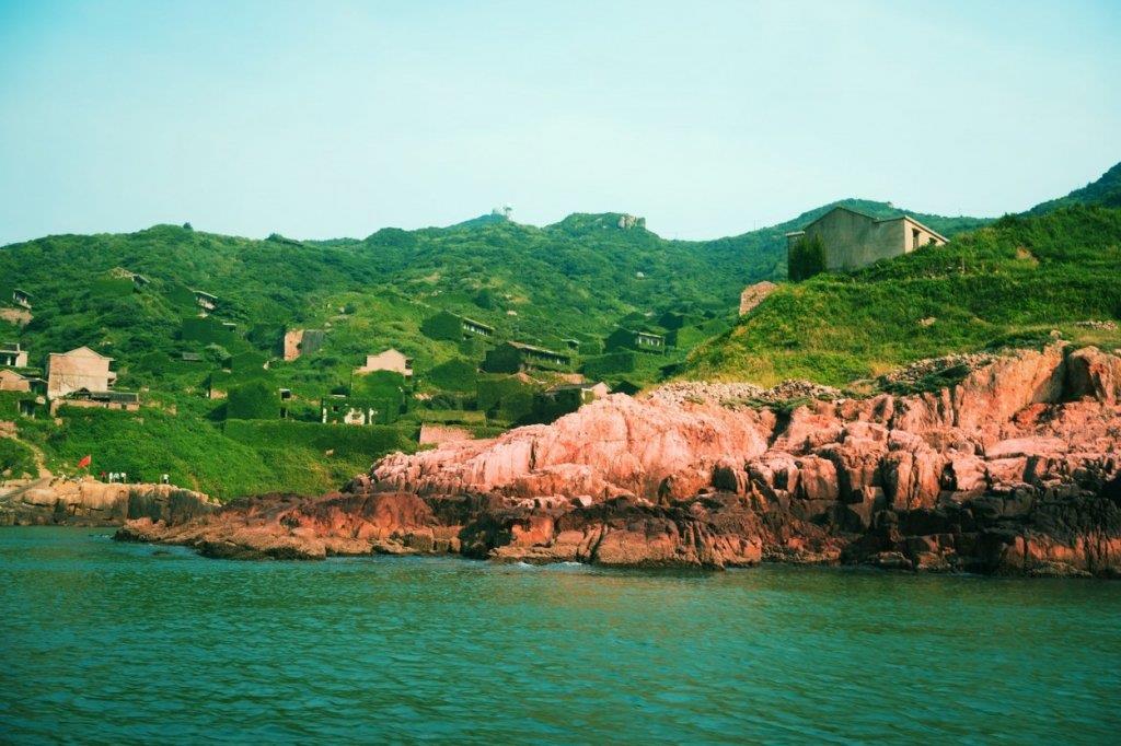 Kineski grad duhova: Selo bez stanovnika koje je progutala priroda ...